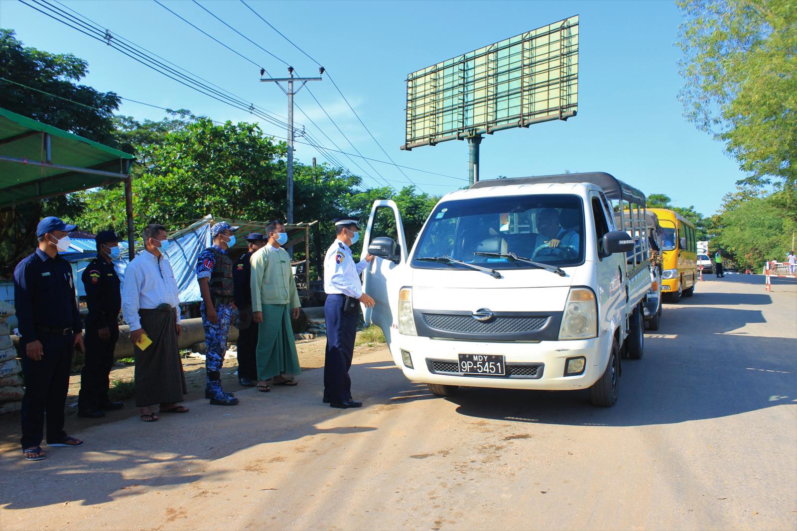 ဒလမြို့နယ်၌ ခရီးသည်တင်ယာဉ်များနှင့် မော်တော်ဆိုင်ကယ်များအား ယာဉ်စည်းကမ